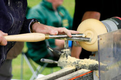 Choosing the Right Wood Lathe | Woodworking News